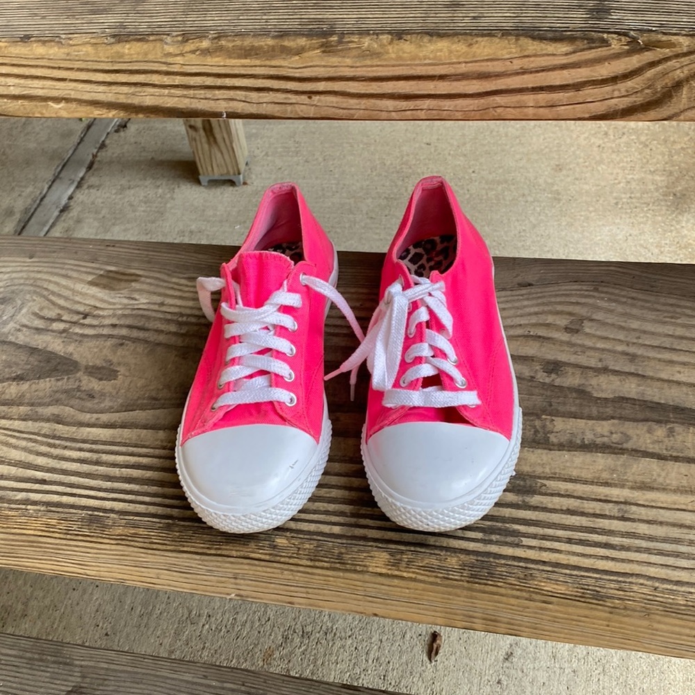 Hot Pink Airwalk - Gem